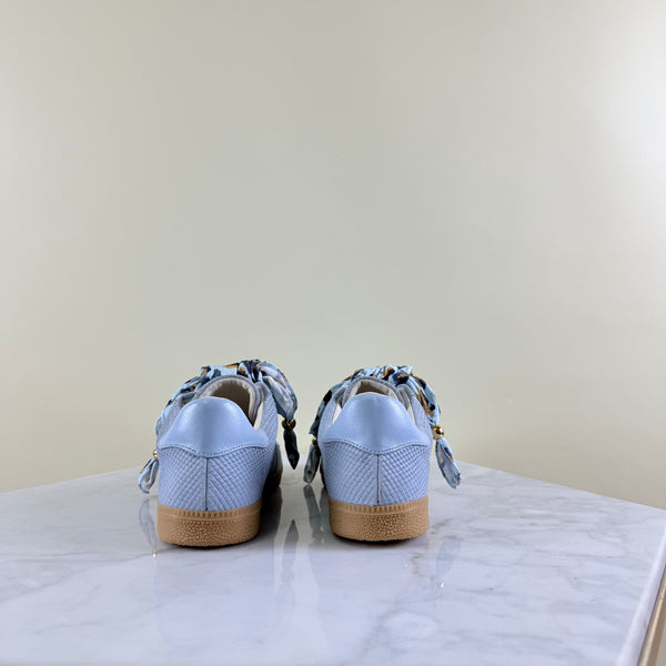 GRACE BLUE – Javiera Poch